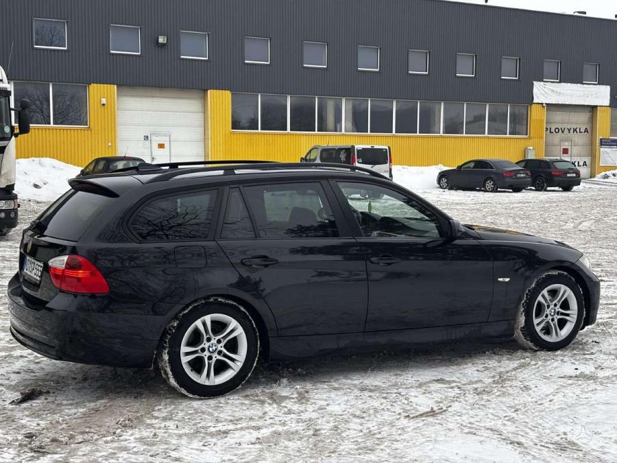Black BMW 320 2008 in Utena, with an engine capacity of 2.00 L and mileage of 289 thousand km for 2950 €, photo 5 on AUTOMOTO.COM.LV