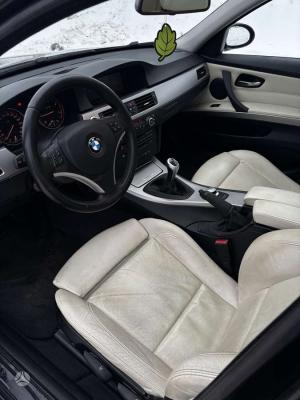 Black BMW 320 2008 in Utena, with an engine capacity of 2.00 L and mileage of 289 thousand km for 2950 €, photo 9 on AUTOMOTO.COM.LV