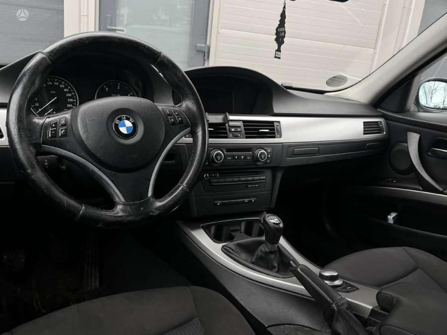 Melns BMW 320 2008 Kauņa, ar dzinēja tilpumu 2.00 L un nobraukumu 347 tūkst. km par 2400 €, foto 16 vietnē AUTOMOTO.COM.LV