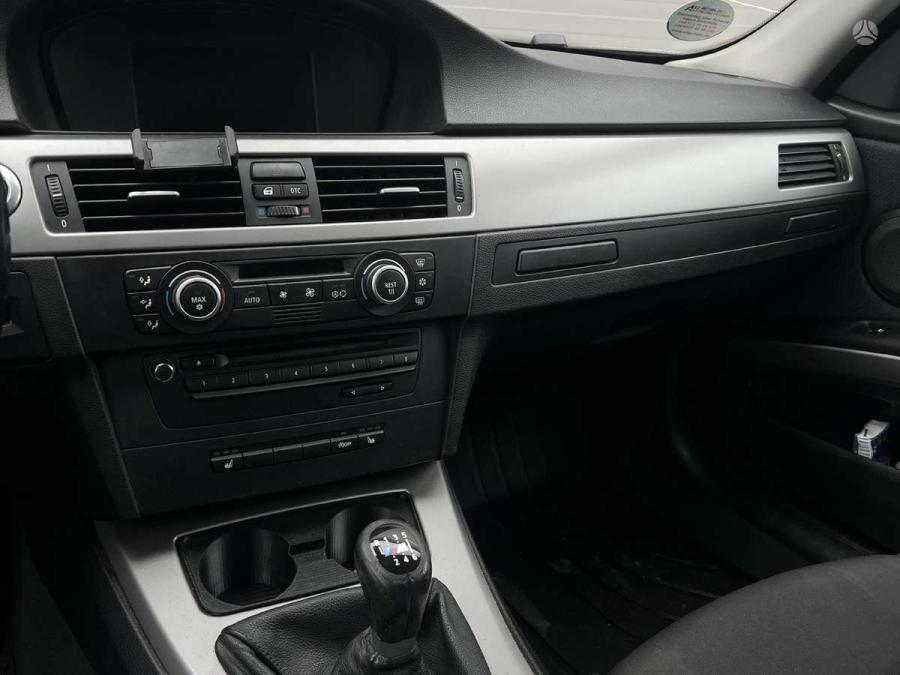 Melns BMW 320 2008 Kauņa, ar dzinēja tilpumu 2.00 L un nobraukumu 347 tūkst. km par 2400 €, foto 17 vietnē AUTOMOTO.COM.LV