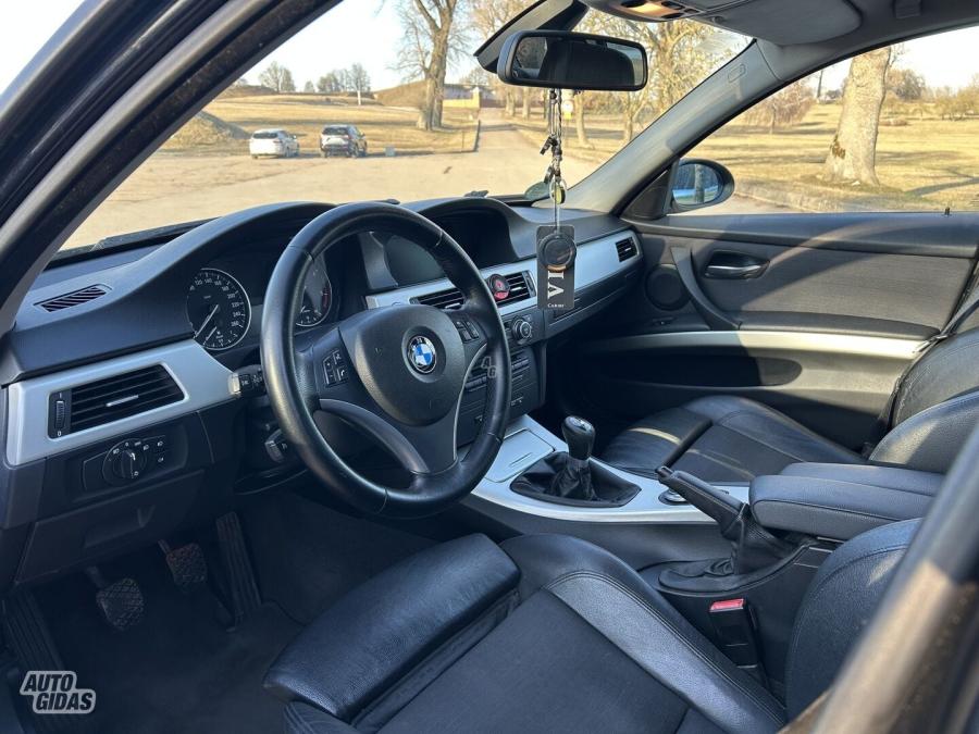 Melns BMW 320 2008 Kauņa, ar dzinēja tilpumu 2.00 L un nobraukumu 269 tūkst. km par 4000 €, foto 12 vietnē AUTOMOTO.COM.LV