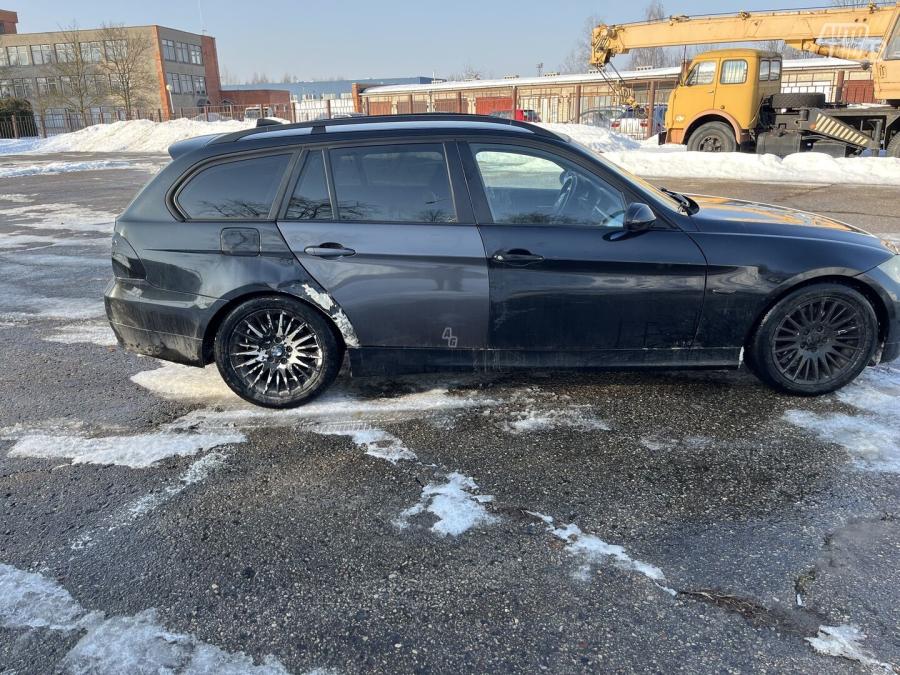 Melns BMW 320 2008 Panevēža, ar dzinēja tilpumu 2.00 L un nobraukumu 350 tūkst. km par 1250 €, foto 6 vietnē AUTOMOTO.COM.LV