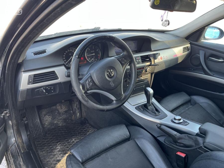 Melns BMW 320 2008 Panevēža, ar dzinēja tilpumu 2.00 L un nobraukumu 350 tūkst. km par 1250 €, foto 10 vietnē AUTOMOTO.COM.LV