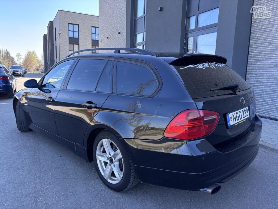 Melns BMW 320 2008 Kauņa, ar dzinēja tilpumu 2.00 L un nobraukumu 334 tūkst. km par 2290 €, foto 5 vietnē AUTOMOTO.COM.LV