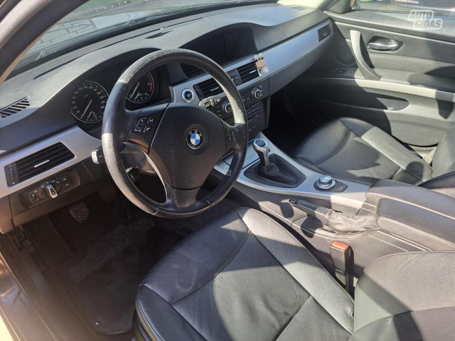Melns BMW 320 2008 Panevēža, ar dzinēja tilpumu 2.00 L un nobraukumu 349 tūkst. km par 3300 €, foto 10 vietnē AUTOMOTO.COM.LV