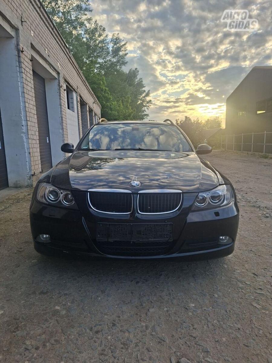 Melns BMW 320 2008 Marijampole, ar dzinēja tilpumu 2.00 L un nobraukumu 390 tūkst. km par 2100 €, foto 3 vietnē AUTOMOTO.COM.LV