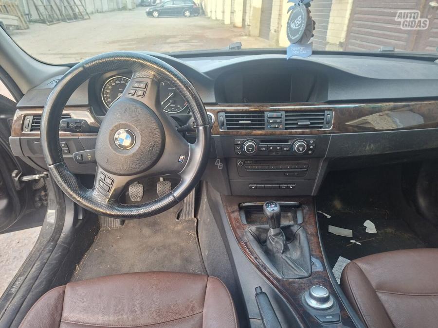 Melns BMW 320 2008 Marijampole, ar dzinēja tilpumu 2.00 L un nobraukumu 390 tūkst. km par 2100 €, foto 8 vietnē AUTOMOTO.COM.LV