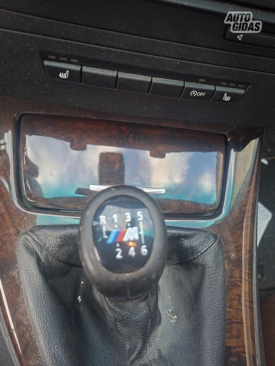 Melns BMW 320 2008 Marijampole, ar dzinēja tilpumu 2.00 L un nobraukumu 390 tūkst. km par 2100 €, foto 11 vietnē AUTOMOTO.COM.LV