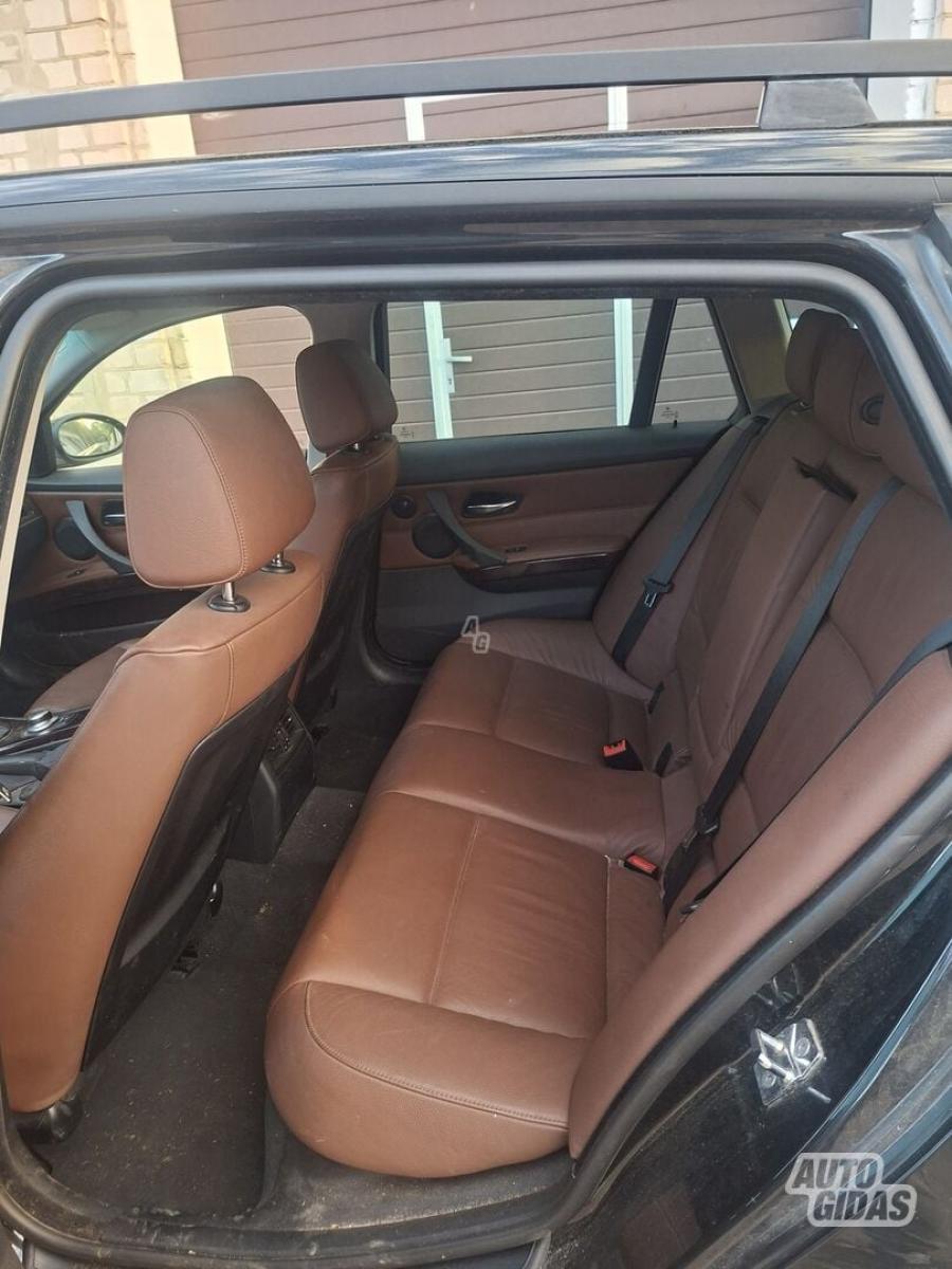 Melns BMW 320 2008 Marijampole, ar dzinēja tilpumu 2.00 L un nobraukumu 390 tūkst. km par 2100 €, foto 13 vietnē AUTOMOTO.COM.LV