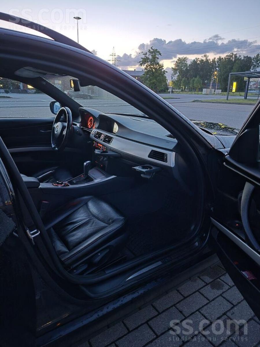 Melns BMW 320 2008 Rīga, ar dzinēja tilpumu 2.00 L un nobraukumu 430 tūkst. km par 4700 €, foto 12 vietnē AUTOMOTO.COM.LV