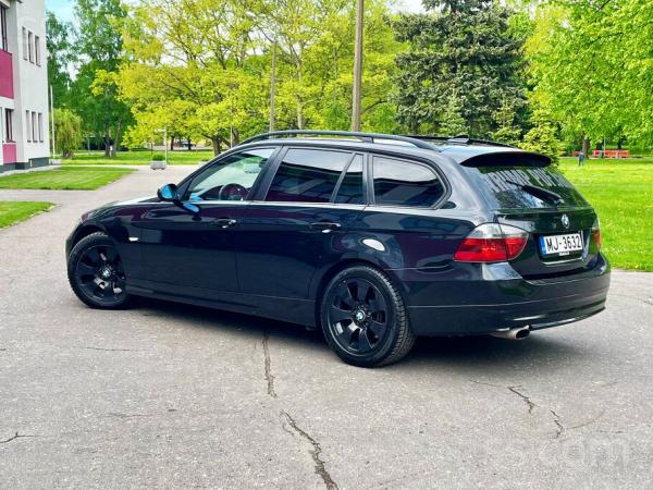 Black BMW 320 2008 in Riga, with an engine capacity of 2.00 L and mileage of 330 thousand km for 4200 €, photo 5 on AUTOMOTO.COM.LV