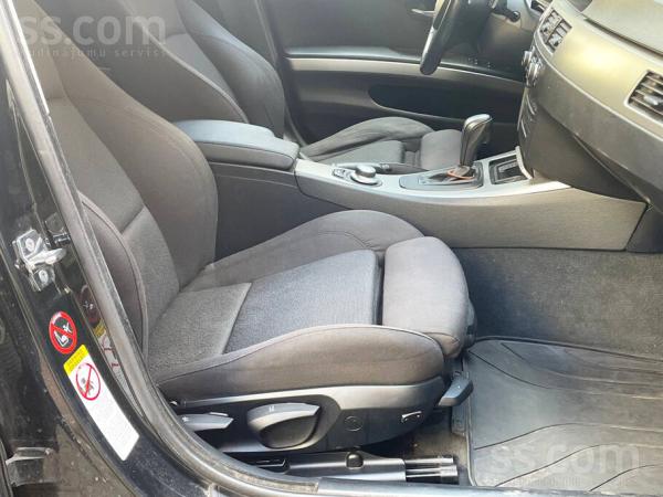 Black BMW 320 2008 in Riga, with an engine capacity of 2.00 L and mileage of 330 thousand km for 4200 €, photo 7 on AUTOMOTO.COM.LV