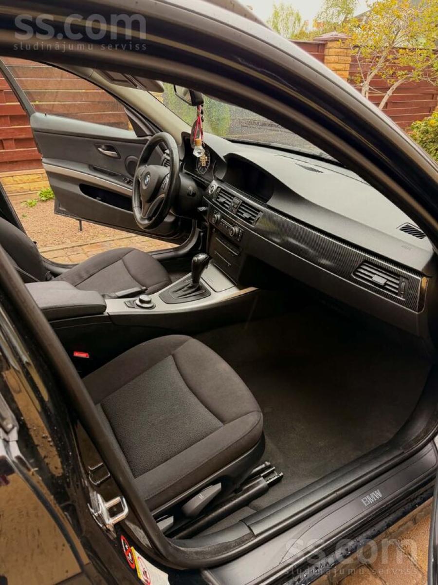 Black BMW 320 2008 in Bauska, with an engine capacity of 2.00 L and mileage of 330 thousand km for 3500 €, photo 3 on AUTOMOTO.COM.LV