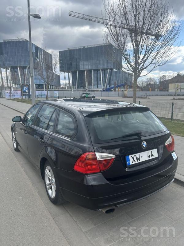 Black BMW 320 2008 in Riga, with an engine capacity of 2.00 L and mileage of 276 thousand km for 4800 €, photo 4 on AUTOMOTO.COM.LV