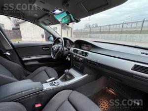 Black BMW 320 2008 in Riga, with an engine capacity of 2.00 L and mileage of 0 thousand km for 3490 €, photo 10 on AUTOMOTO.COM.LV