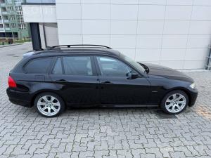 Black BMW 320 2008 in Riga, with an engine capacity of 2.00 L and mileage of 420 thousand km for 3400 €, photo 3 on AUTOMOTO.COM.LV