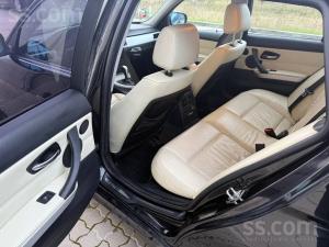 Black BMW 320 2008 in Riga, with an engine capacity of 2.00 L and mileage of 420 thousand km for 3400 €, photo 12 on AUTOMOTO.COM.LV