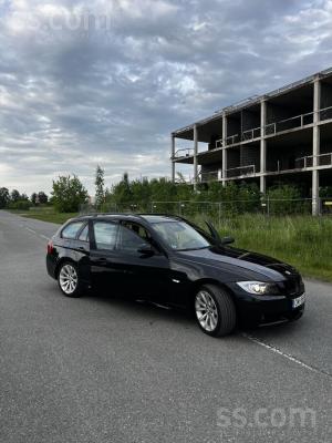 Black BMW 320 2008 in Jelgava, with an engine capacity of 2.00 L and mileage of 266 thousand km for 5600 €, photo 3 on AUTOMOTO.COM.LV