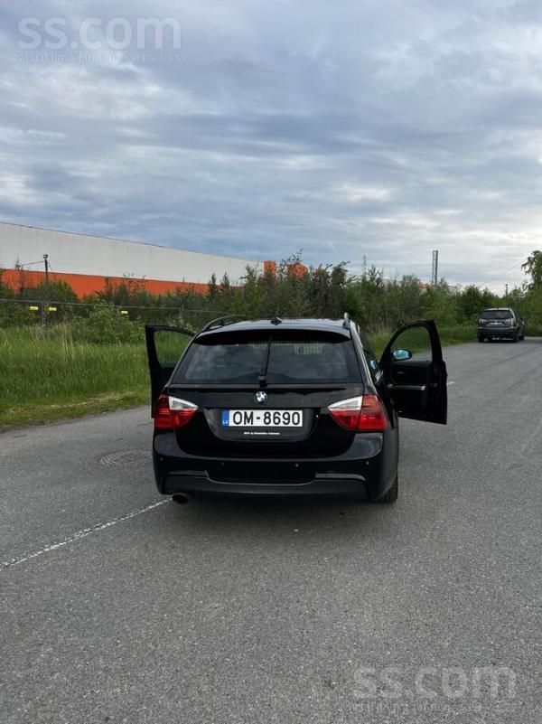 Black BMW 320 2008 in Jelgava, with an engine capacity of 2.00 L and mileage of 266 thousand km for 5600 €, photo 3 on AUTOMOTO.COM.LV