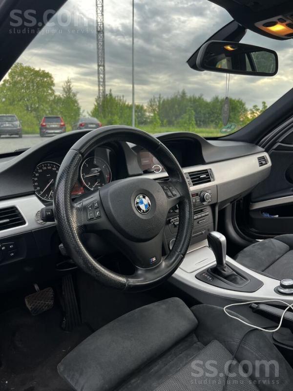 Black BMW 320 2008 in Jelgava, with an engine capacity of 2.00 L and mileage of 266 thousand km for 5600 €, photo 6 on AUTOMOTO.COM.LV