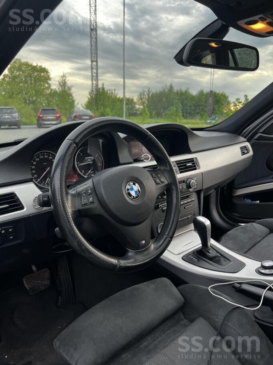 Black BMW 320 2008 in Jelgava, with an engine capacity of 2.00 L and mileage of 266 thousand km for 5600 €, photo 7 on AUTOMOTO.COM.LV