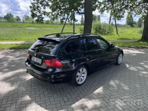 Black BMW 320 2008 in Valmiera, with an engine capacity of 2.00 L and mileage of 284 thousand km for 4300 €, photo 5 on AUTOMOTO.COM.LV