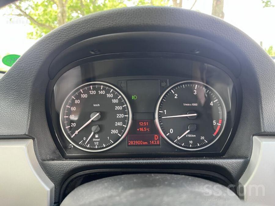 Black BMW 320 2008 in Valmiera, with an engine capacity of 2.00 L and mileage of 284 thousand km for 4300 €, photo 11 on AUTOMOTO.COM.LV