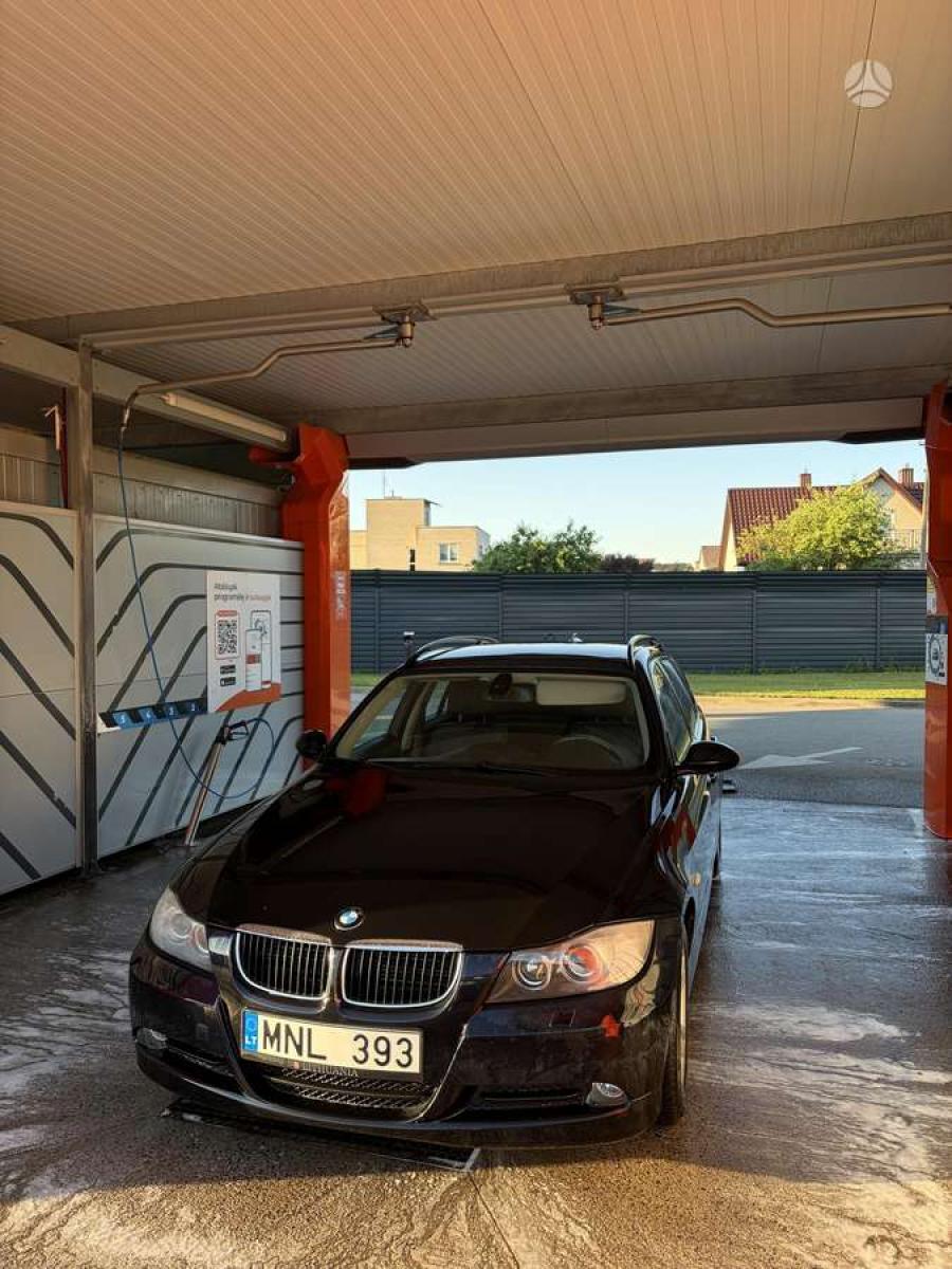 Черный БМВ 320 2008 в Варена, объемом двигателя 2.00 л и пробегом 308 тыс. км за 3500 €, фото 1 на AUTOMOTO.COM.LV