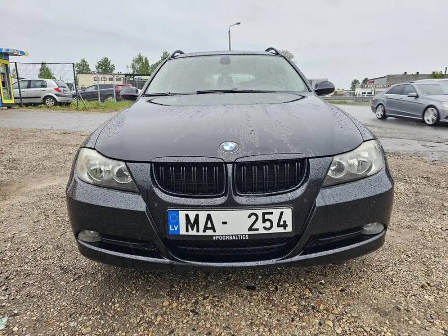 Black BMW 320 2008 in Riga, with an engine capacity of 2.00 L and mileage of 382 thousand km for 2590 €, photo 4 on AUTOMOTO.COM.LV