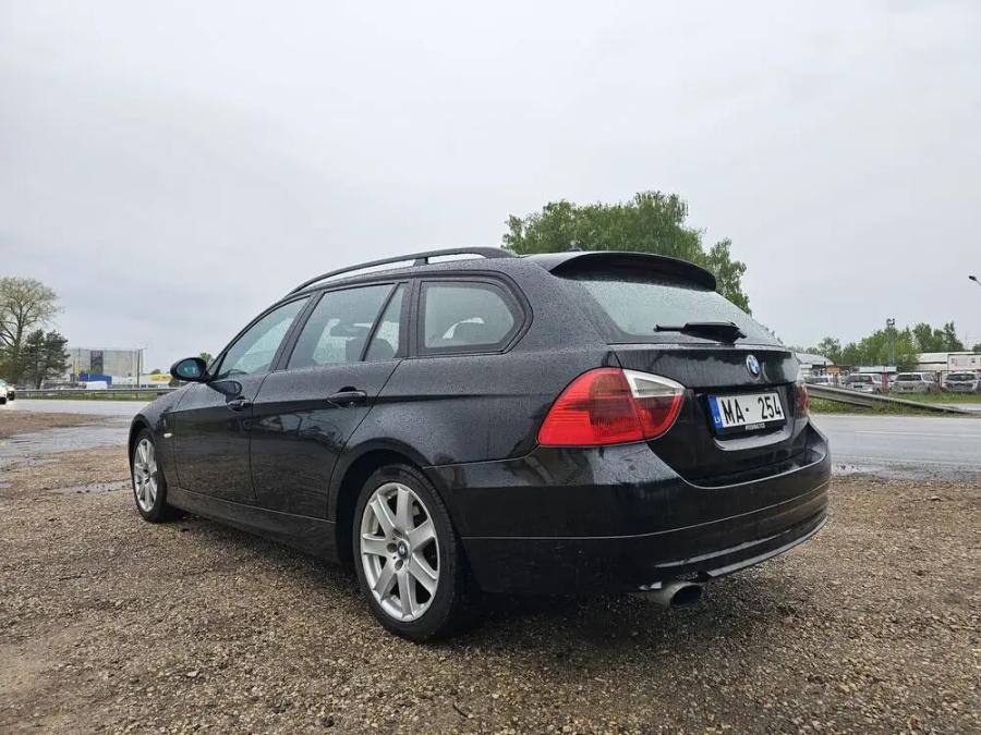Black BMW 320 2008 in Riga, with an engine capacity of 2.00 L and mileage of 382 thousand km for 2590 €, photo 7 on AUTOMOTO.COM.LV