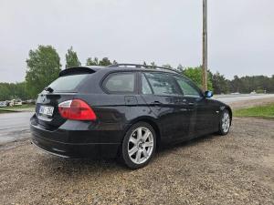 Black BMW 320 2008 in Riga, with an engine capacity of 2.00 L and mileage of 382 thousand km for 2590 €, photo 9 on AUTOMOTO.COM.LV