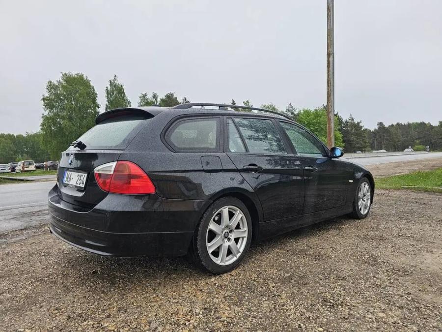 Black BMW 320 2008 in Riga, with an engine capacity of 2.00 L and mileage of 382 thousand km for 2590 €, photo 9 on AUTOMOTO.COM.LV
