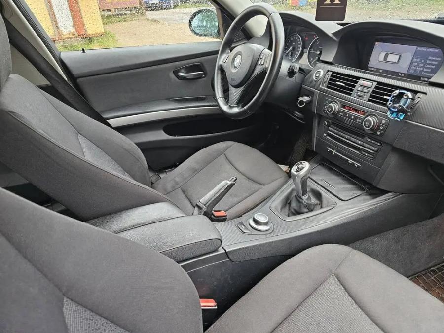 Black BMW 320 2008 in Riga, with an engine capacity of 2.00 L and mileage of 382 thousand km for 2590 €, photo 11 on AUTOMOTO.COM.LV