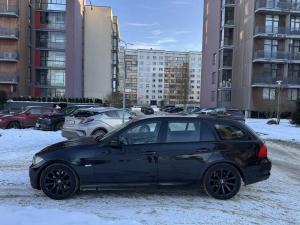 Black BMW 320 2008 in Riga, with an engine capacity of 2.00 L and mileage of 308 thousand km for 4290 €, photo 4 on AUTOMOTO.COM.LV