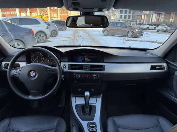 Black BMW 320 2008 in Riga, with an engine capacity of 2.00 L and mileage of 308 thousand km for 4290 €, photo 8 on AUTOMOTO.COM.LV