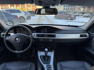 Black BMW 320 2008 in Riga, with an engine capacity of 2.00 L and mileage of 308 thousand km for 4290 €, photo 9 on AUTOMOTO.COM.LV