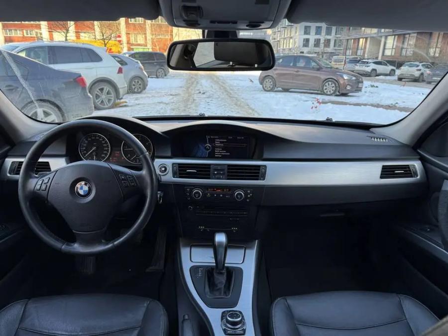 Black BMW 320 2008 in Riga, with an engine capacity of 2.00 L and mileage of 308 thousand km for 4290 €, photo 9 on AUTOMOTO.COM.LV