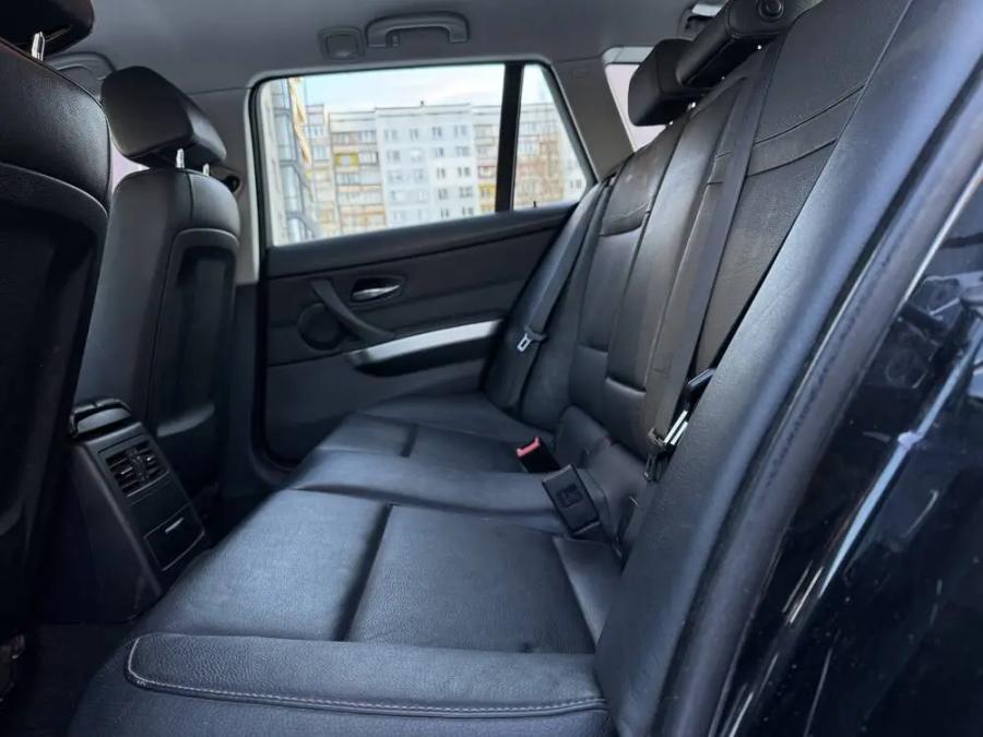 Black BMW 320 2008 in Riga, with an engine capacity of 2.00 L and mileage of 308 thousand km for 4290 €, photo 10 on AUTOMOTO.COM.LV