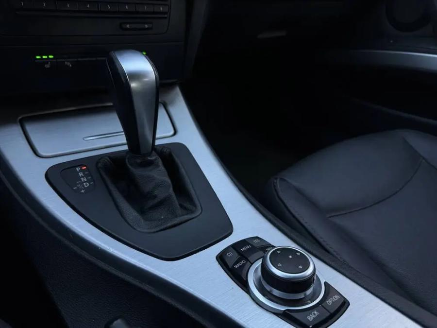 Black BMW 320 2008 in Riga, with an engine capacity of 2.00 L and mileage of 308 thousand km for 4290 €, photo 14 on AUTOMOTO.COM.LV