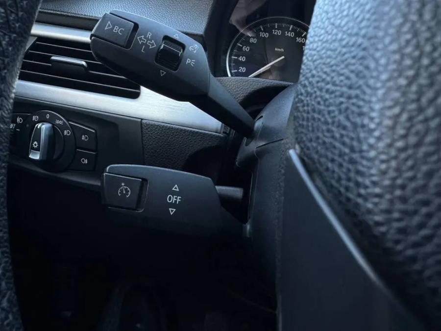 Black BMW 320 2008 in Riga, with an engine capacity of 2.00 L and mileage of 308 thousand km for 4290 €, photo 23 on AUTOMOTO.COM.LV