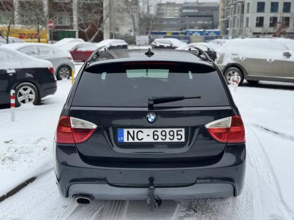 Black BMW 320 2008 in Riga, with an engine capacity of 2.00 L and mileage of 339 thousand km for 3990 €, photo 4 on AUTOMOTO.COM.LV