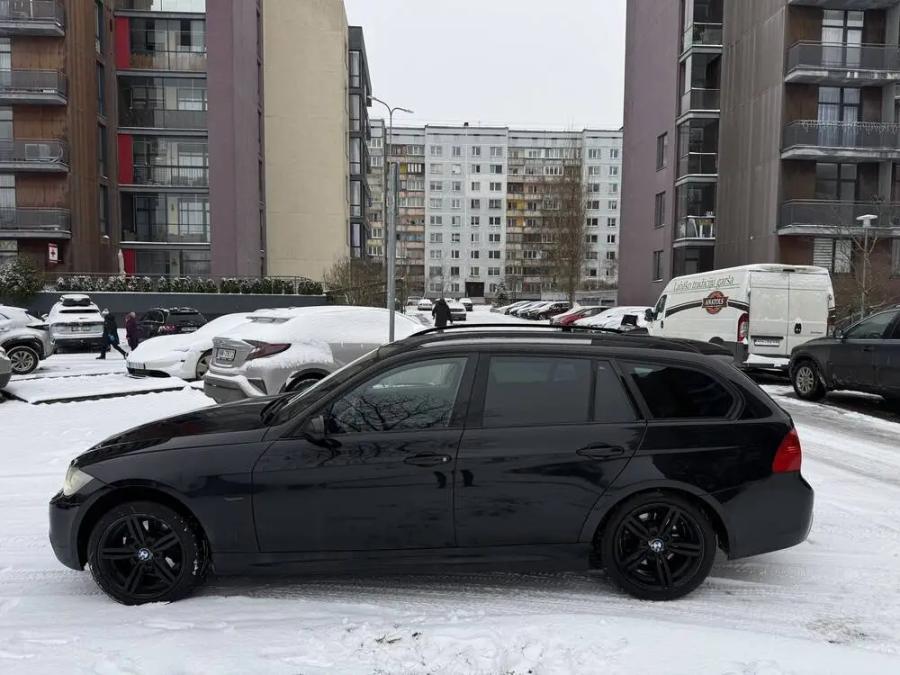 Black BMW 320 2008 in Riga, with an engine capacity of 2.00 L and mileage of 339 thousand km for 3990 €, photo 4 on AUTOMOTO.COM.LV