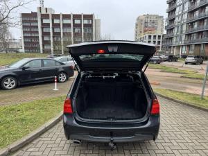 Black BMW 320 2008 in Riga, with an engine capacity of 2.00 L and mileage of 339 thousand km for 3990 €, photo 7 on AUTOMOTO.COM.LV