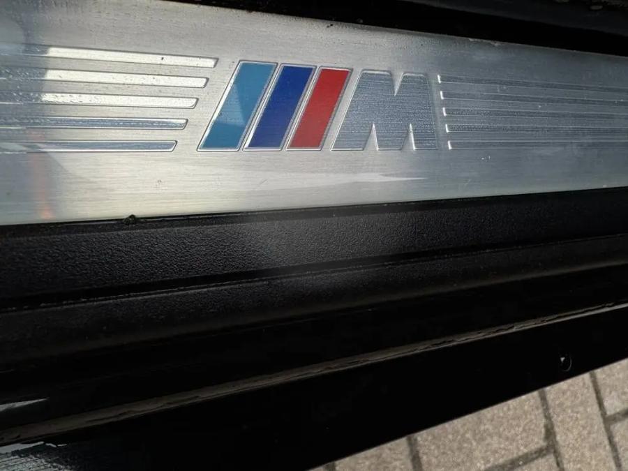 Black BMW 320 2008 in Riga, with an engine capacity of 2.00 L and mileage of 339 thousand km for 3990 €, photo 8 on AUTOMOTO.COM.LV