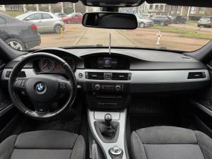 Black BMW 320 2008 in Riga, with an engine capacity of 2.00 L and mileage of 339 thousand km for 3990 €, photo 9 on AUTOMOTO.COM.LV