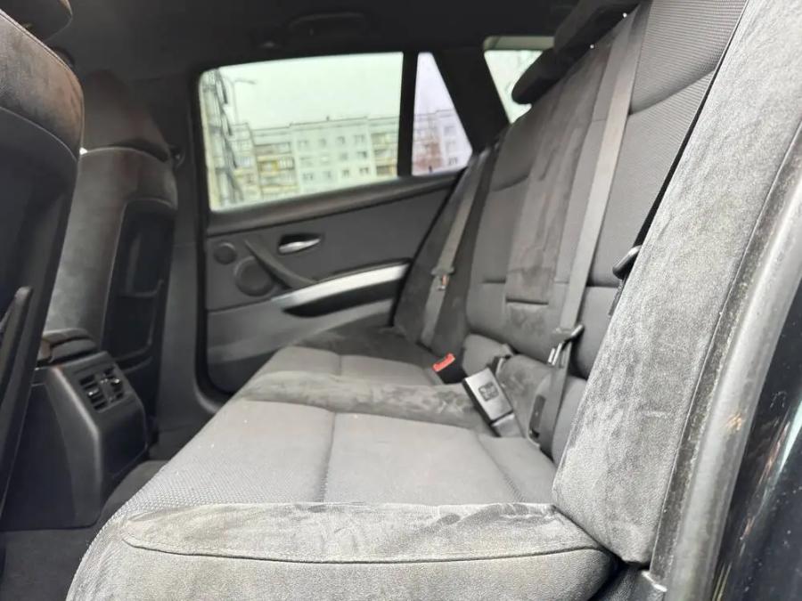 Black BMW 320 2008 in Riga, with an engine capacity of 2.00 L and mileage of 339 thousand km for 3990 €, photo 10 on AUTOMOTO.COM.LV