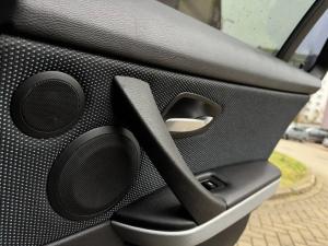 Black BMW 320 2008 in Riga, with an engine capacity of 2.00 L and mileage of 339 thousand km for 3990 €, photo 13 on AUTOMOTO.COM.LV