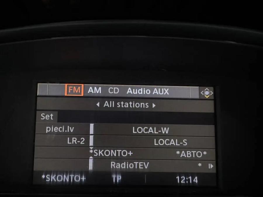 Black BMW 320 2008 in Riga, with an engine capacity of 2.00 L and mileage of 339 thousand km for 3990 €, photo 19 on AUTOMOTO.COM.LV