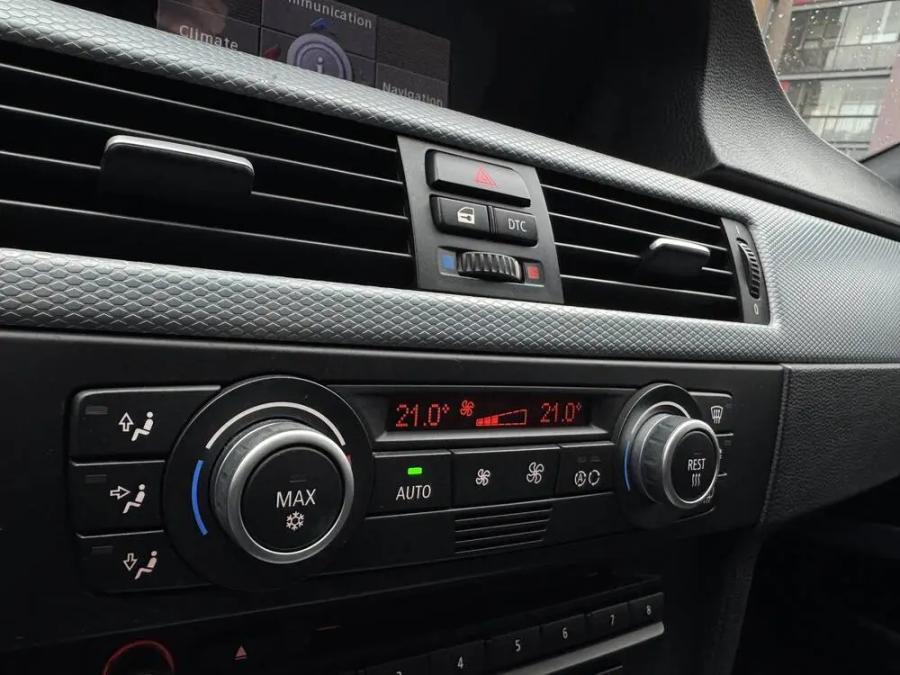 Black BMW 320 2008 in Riga, with an engine capacity of 2.00 L and mileage of 339 thousand km for 3990 €, photo 21 on AUTOMOTO.COM.LV