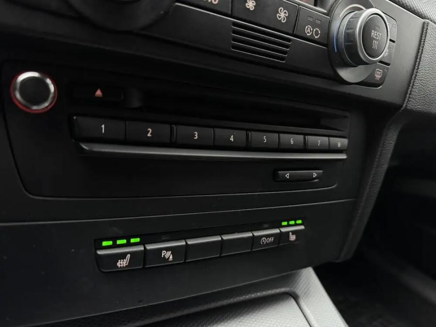 Black BMW 320 2008 in Riga, with an engine capacity of 2.00 L and mileage of 339 thousand km for 3990 €, photo 23 on AUTOMOTO.COM.LV